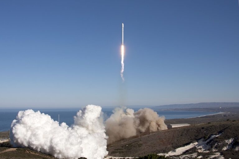 Spacex Rocket Successfully Lands In Glorious 60fps 4k Video Eteknix